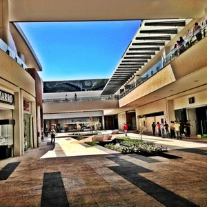 Lists featuring Centro Comercial Altacia