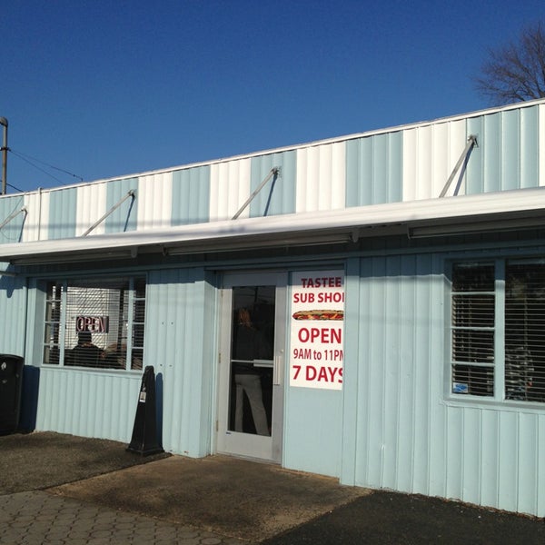 Tastee Sub Shop - 267 Plainfield Ave