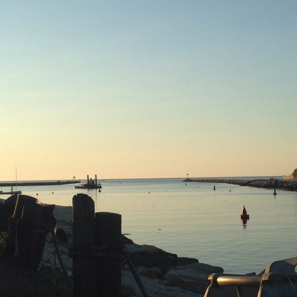 Sesuit Harbor Cafe - Seafood Restaurant in East Dennis