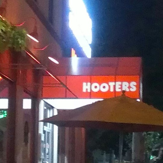 Hooters - Fresh Meadows - 61-09 190th St