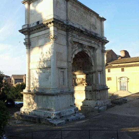 Arco di Tito - Monument / Landmark in Roma