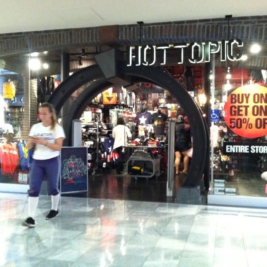 Hot Topic (Now Closed) - Stonestown - San Francisco, CA