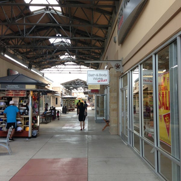 Round Rock Premium Outlets - 57 tips from 10623 visitors