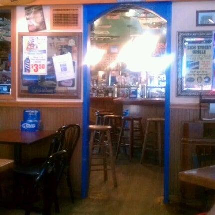 Side Street Bar & Grill - Bar